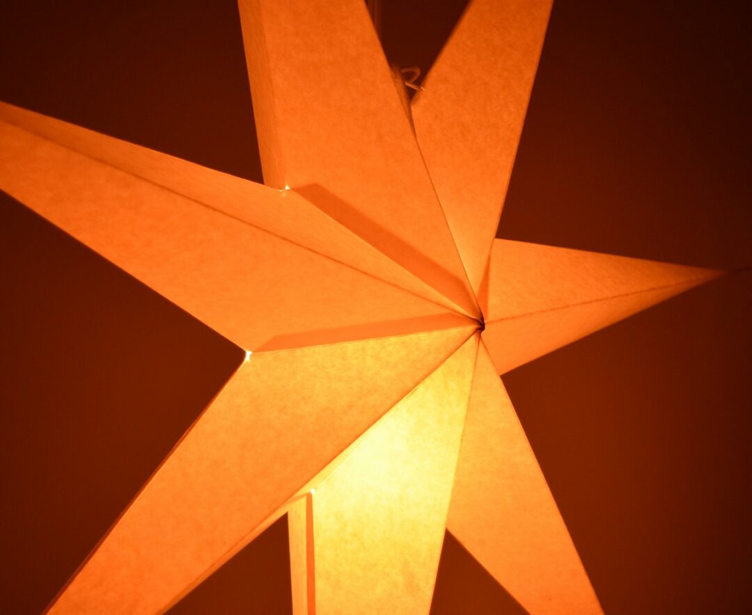 (S235) 7 Pointed White Paper Star - Hometown Evolution Inc.